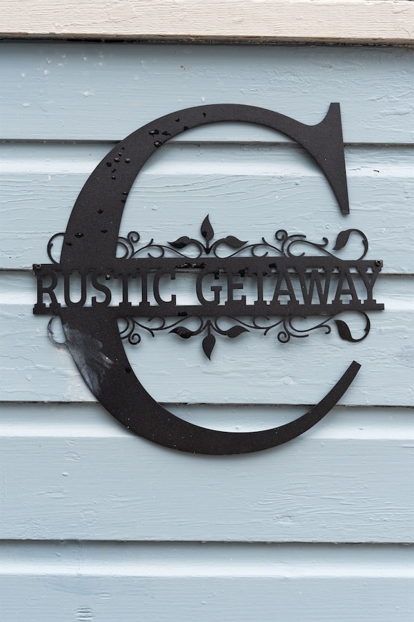 "Rustic Getaway  A Charming & Cozy Cottage For Two Or Four!" - Geneva-on-the-Lake, OH