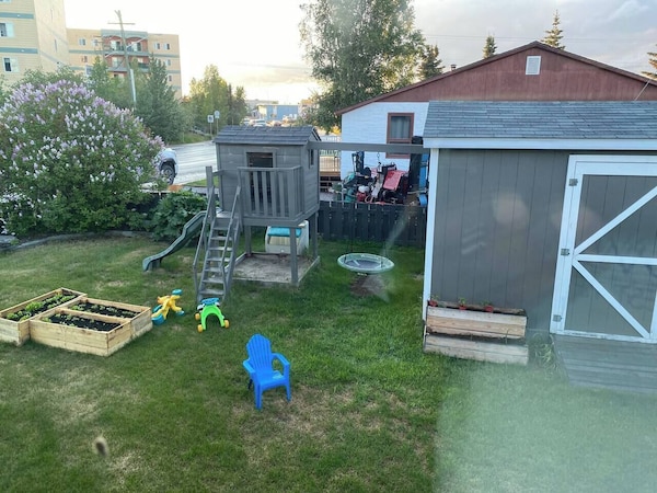 1bed Cozy Retreat & Spacious Lounge - Yellowknife