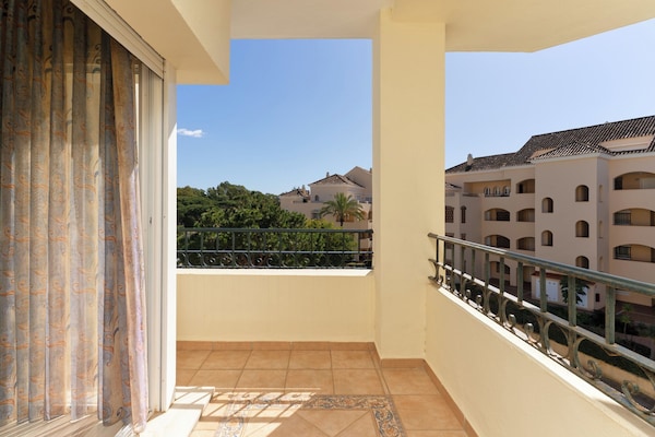 Apartment 'Hacienda Playa' With Shared Pool, Wi-fi And Air Conditioning - Marbella