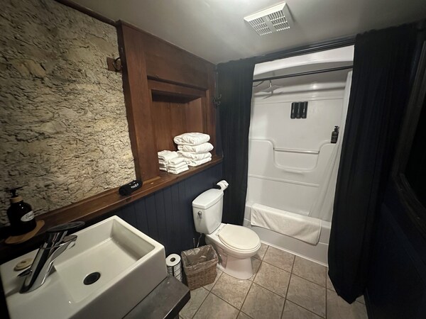 Metcalfe Suites - Old Stone Alcove - 퍼거스