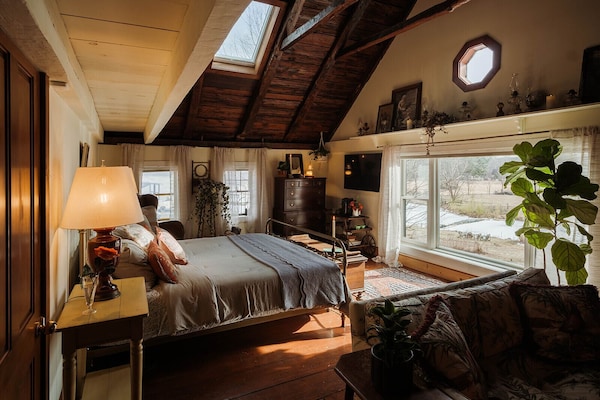 Secluded And Artful 1800s Farmhouse On 53 Acres, Saugerties - Catskill, NY