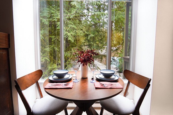Twin Lakes Retreat | Newly Remodeled Condo Close To Mt. Baker! - Glacier, WA