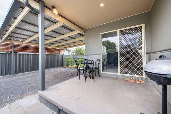 South Dubbo Hideaway - Pet Friendly - 德寳市