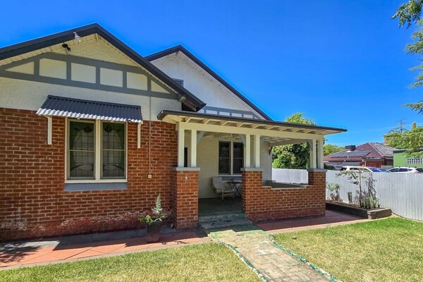 Central Charm On Best Street - Wagga Wagga