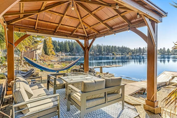 5br 4ba - Waterfront, Hot-tub, Pool Table, Kayaks, Fire Tables. Luxeatlouise.com - Tacoma, WA