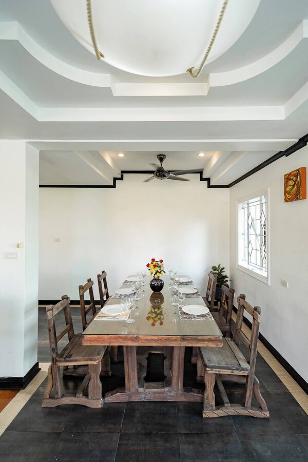 Luxurious 5-bedroom Pool Villa In Heart Of Patong, Phuket - 빠똥
