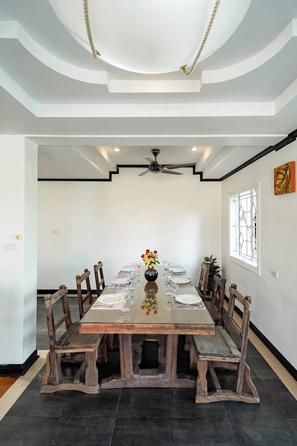 Luxurious 5-bedroom Pool Villa In Heart Of Patong, Phuket - 빠똥