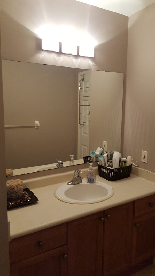 1 Room Fo Female Only Prefered Student, Or  Professional Studying /Working - Kitchener