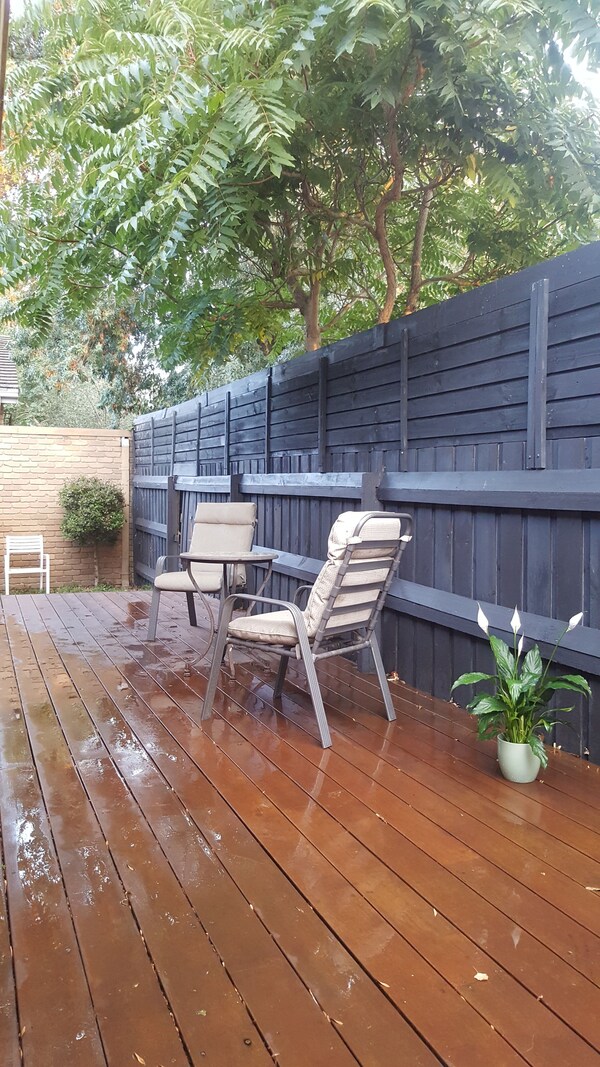 Secluded Spot In Cosmopolitan Brighton. Free Use Of Brighton Beach Bathing Box. - Bayside City