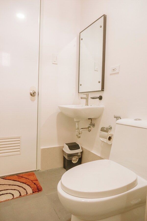 Sleek & Stylish Urban Loft - Iloilo City