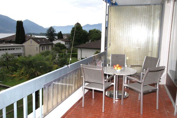 Wohnung Im 1.stock Eines Appartementhauses An Sonniger Und Zentraler Lage - Minusio