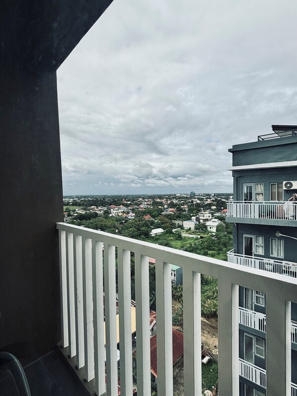 Trendy Studio With Bunk Bed - Iloilo City