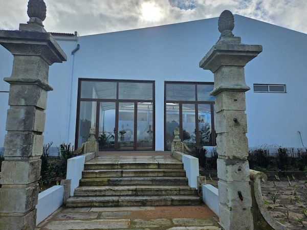 Deluxe One-bedroom Apartment With Garden View - Almeirim