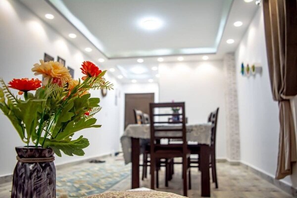 Charming 2-bedroom Apartment With Wifi, Ac In Fantastic Newcairo Cairo Al Rehab - Egipt