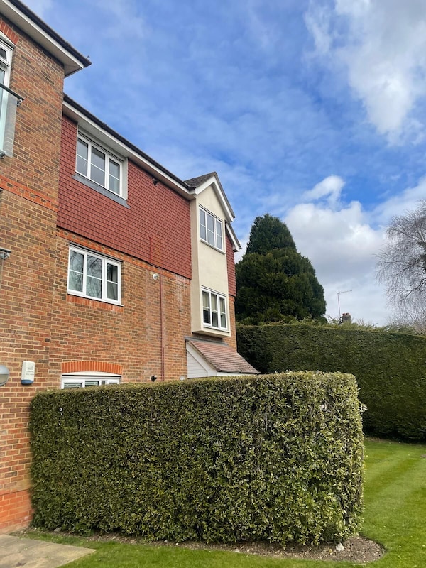 Stylish And Spacious 2 Bedroom Flat 20 Minutes From Gatwick Airport - Dorking