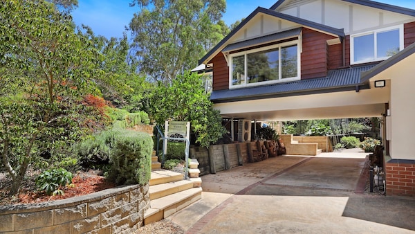 Centennial View Apartment Stay 3, Pay 2! - Berrima