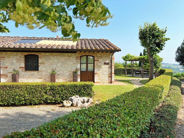 La Capannina With View Over The Green Tuscany Hills - Toscana