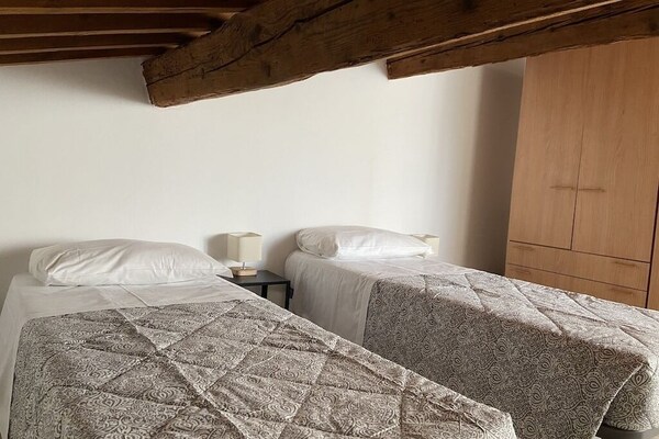 The Upper House Is An Apartment With Lofts - Livorno
