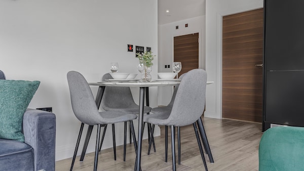 Modern Luxury 2 Bedroom Apartment Near Nec & Birmingham Airport - Birmingham