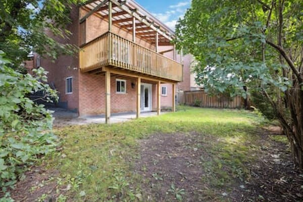 2 Bedroom Apartment In Pickering - Ajax