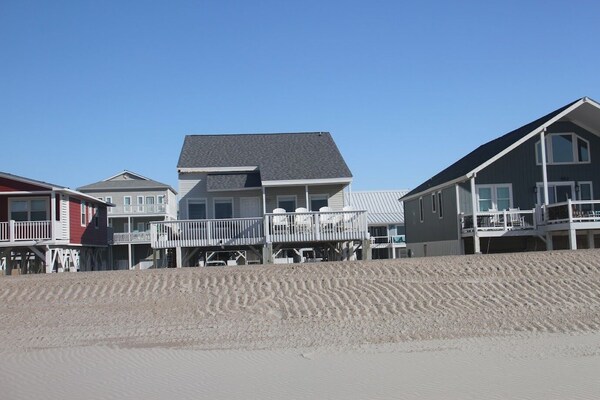 Oceanfront Beach Paradise On Charming Ocean Isle Beach - Ocean Isle Beach, NC