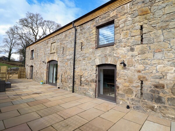 Threshers Barn, Pet Friendly, Luxury Holiday Cottage In Weston Rhyn - Oswestry