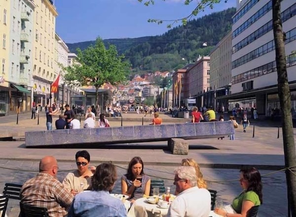 City Center Retreat With King Bed - Bergen