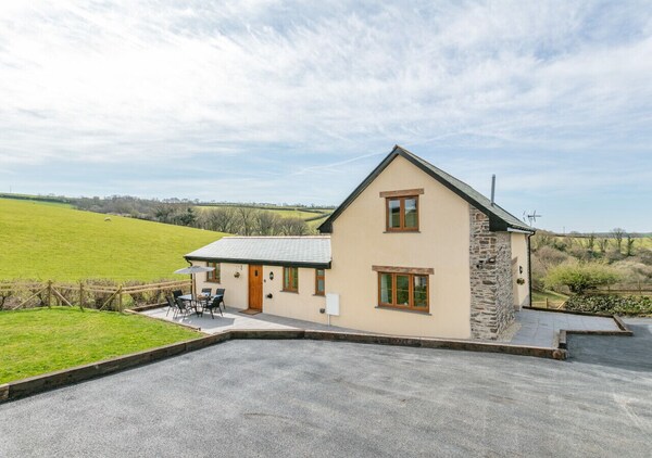 East Mill Barn - Three Bedroom House, Sleeps 6 - North Devon District