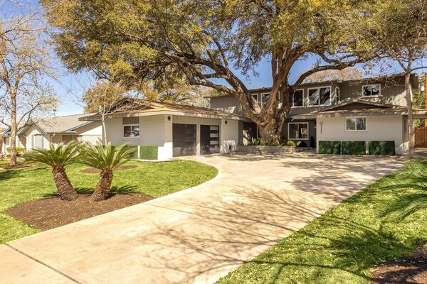 New! Fully Loaded Retreat W/ Pool, Hot Tub & Games! - Alamo Heights, TX