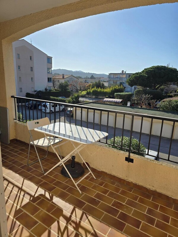 Joli T2 Avec Terrasse à 10 Minutes à Pieds Des Plages ! - La Seyne-sur-Mer