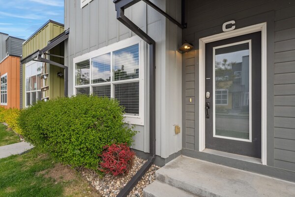 Old Town North Getaway  King Beds & Game Room! - Fort Collins, CO