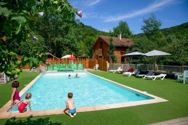 Camping 4 éToiles - Piscine  - Ccbadea - Ariège