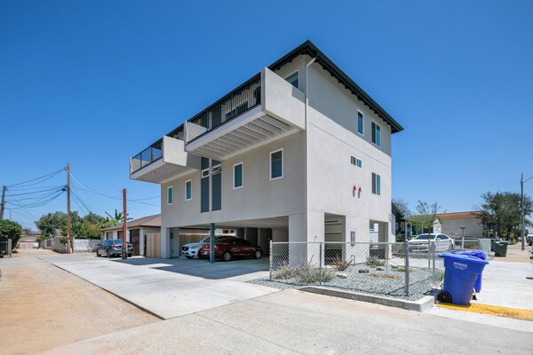Modern 3-bed 3-bath W King Bed, Crib, Near San Diego Gaslamp, Downtown, Beach! - Chula Vista, CA