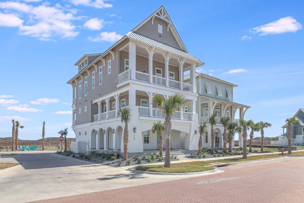 Luxurious Beach Home, Unobstructed Ocean & Lake Views,  With Resort Pools & Golf - Port Aransas, TX