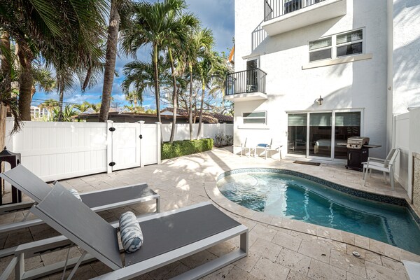 Beachside Luxury Private Townhome W/ Pool, Elevator, Ocean And Marina Views - Boca Raton, FL