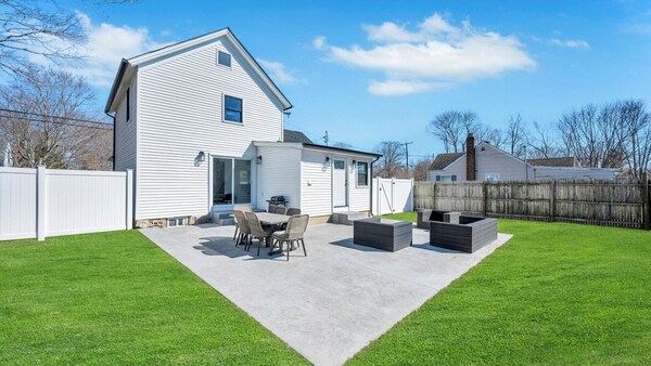 Modern Home In Greenport, Close To Beaches, Outdoor Dining, Perfect For Families - The Hamptons, NY
