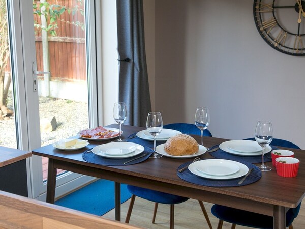 Pass The Keys | Modern Town House, On The Edge Of Caernarfon - Caernarfon Castle