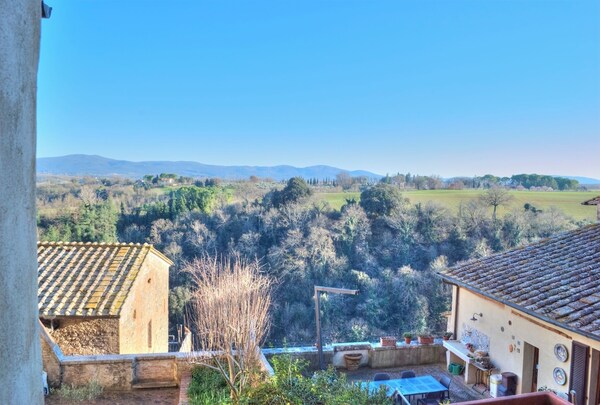 Poli Palace Historical Center With Panoramic View - Poggibonsi