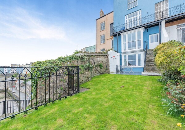 Belle Vue House - Seven Bedroom House, Sleeps 16 - Tenby