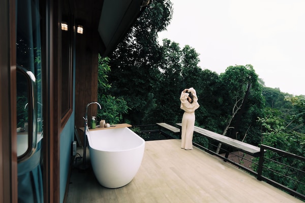 Hotel Stay On Cloud Uphill Chiangmai With Infinity Pool, On-site Restaurant - Mae Taeng