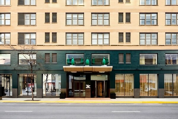 4 Spacious Units Close To Navy Pier And Willis Tower! Parking, Pets Allowed! - Chicago