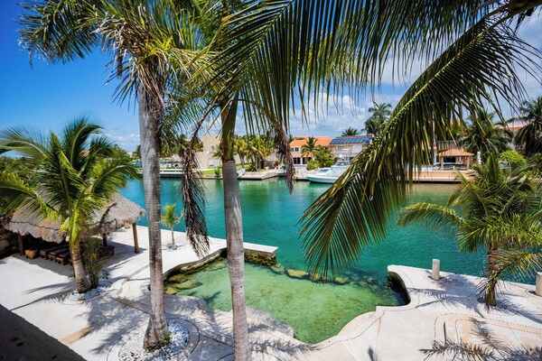 Lagoonfront Luxury Villa- Steps From The Beach - Puerto Aventuras