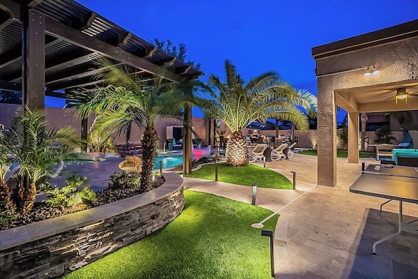 8br/5.5bath Savage W/heated Pool/arcade/hottub - Glendale, AZ