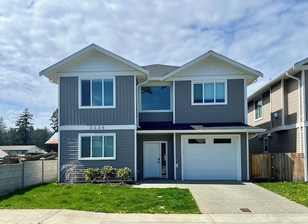 Minutes From Victoria W/ Fully Equipped Kitchen - Langford