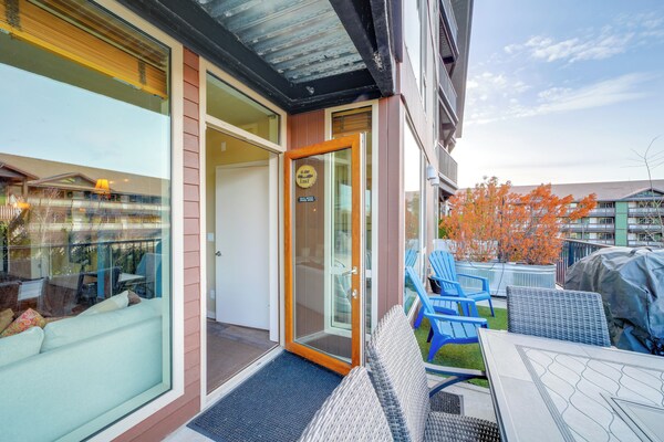 Walk To Lake Chelan: Mountain-view Condo W/ Grill! - Chelan, WA