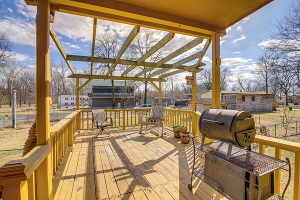 Cabin < Half-mi To Tunica Lake: Great For Anglers! - Hollywood Casino & Hotel Tunica