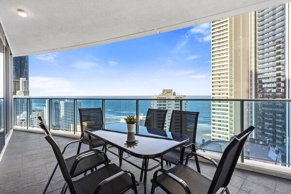 2 Bedroom 2 Bath Ocean View Unit At H'residence. Hil 22003 - 7n - Nb - Surfers Paradise