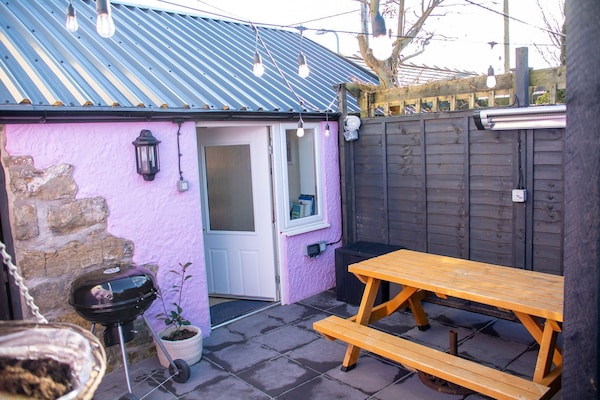 Robyns Retreat - Sleeps 3 Guests In 1 Bedroom - Anglesey