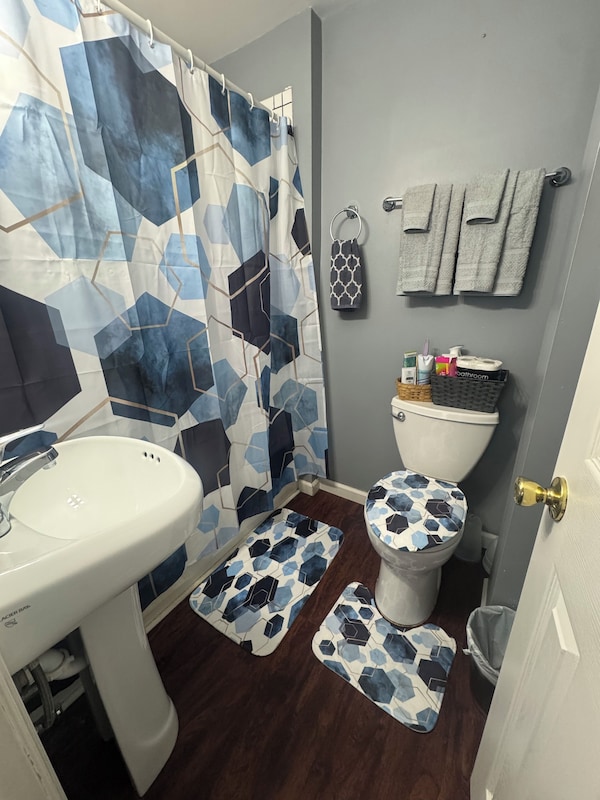 Charming And Cozy 3-bedroom Row Home - Ideal For Students, Travelers & Families! - Kennett Square, PA