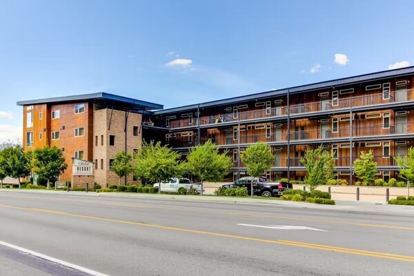 Chelan Resort Suites: Water Sunset #303 - Chelan, WA